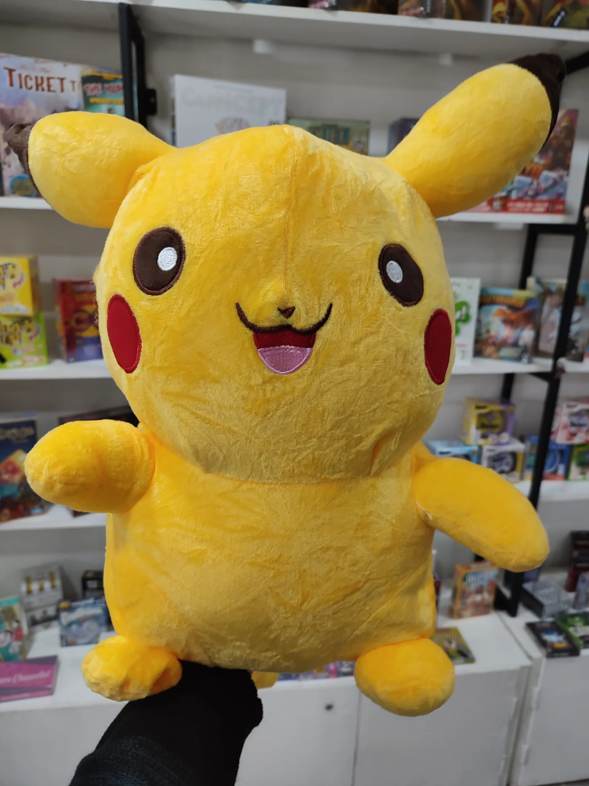 Peluche pikachu grande - Tienda Valhalla